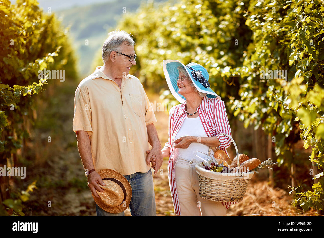 Walk between rows hi-res stock photography and images - Alamy