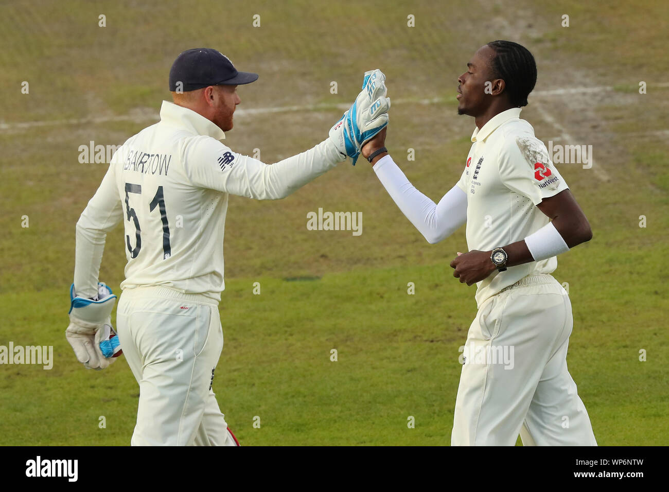 High fives sports hi-res stock photography and images - Alamy