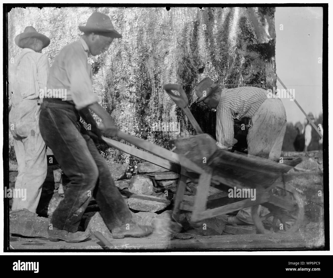 Labor working 1900 Black and White Stock Photos & Images - Alamy