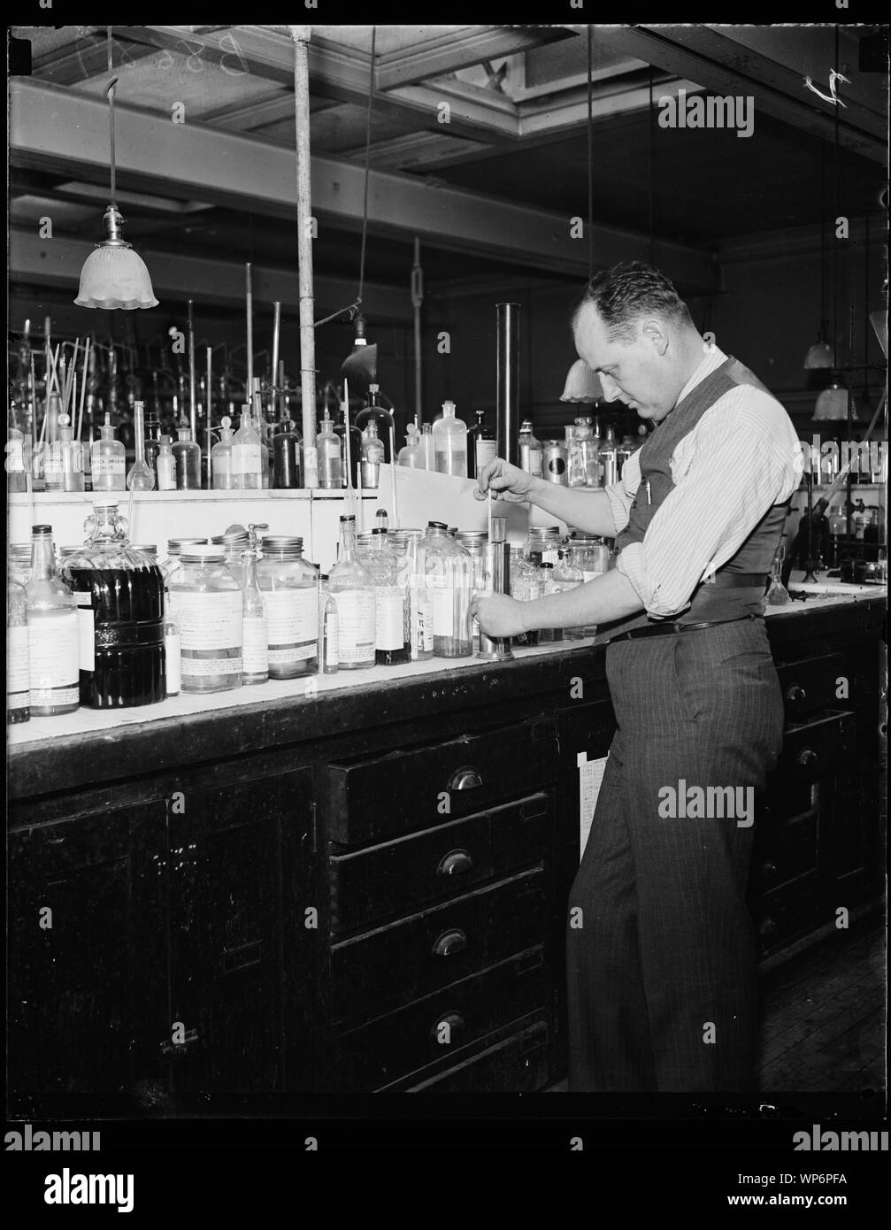 Researchers chemistry Black and White Stock Photos & Images - Alamy