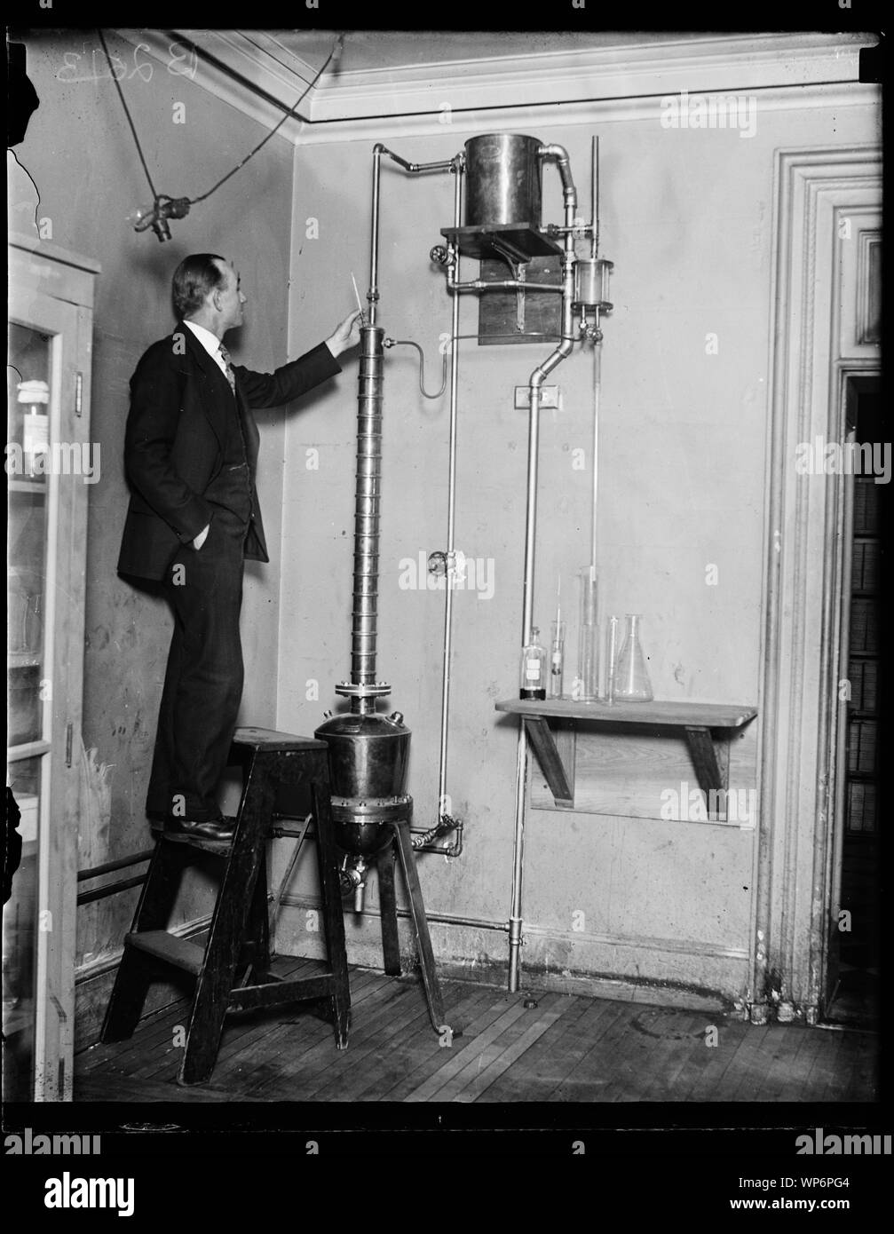 Laboratory scientific equipment Black and White Stock Photos & Images ...