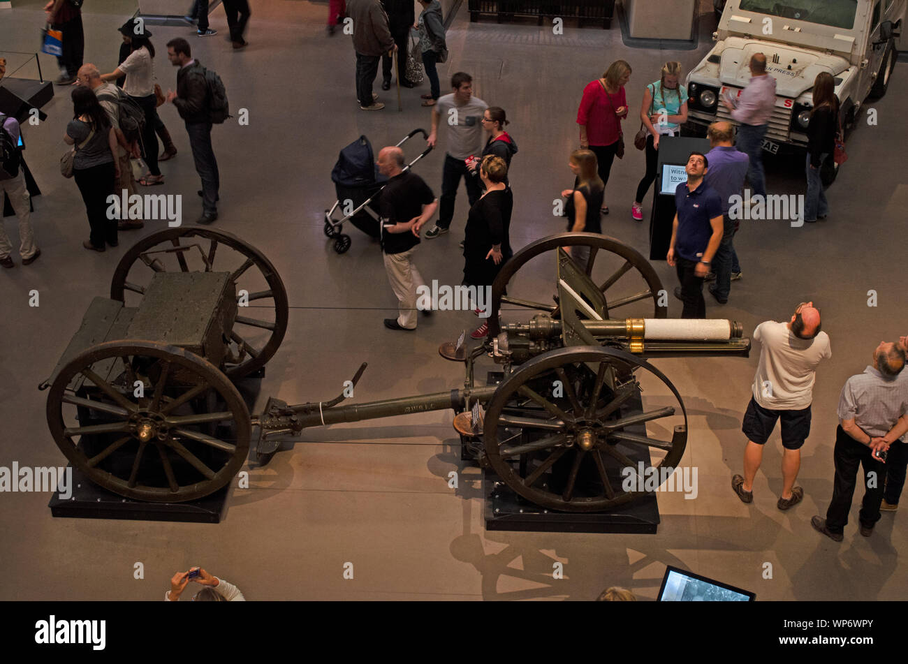 18 pounder gun hi-res stock photography and images - Alamy