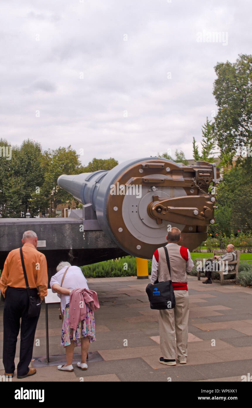 15 inch naval gun hi-res stock photography and images - Alamy