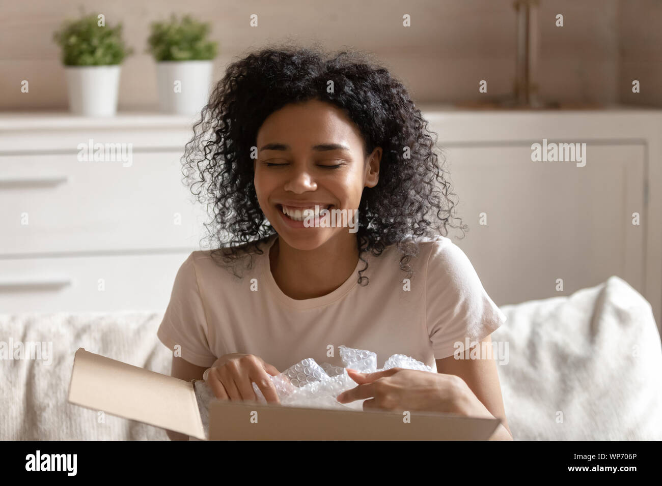 Shopping candid hi-res stock photography and images - Alamy