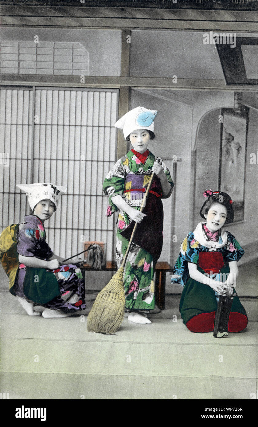 Women house work retro hi-res stock photography and images - Alamy