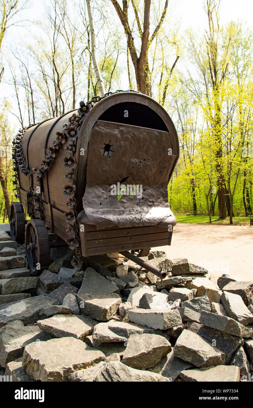 Babi yar memorial statue hi-res stock photography and images - Alamy