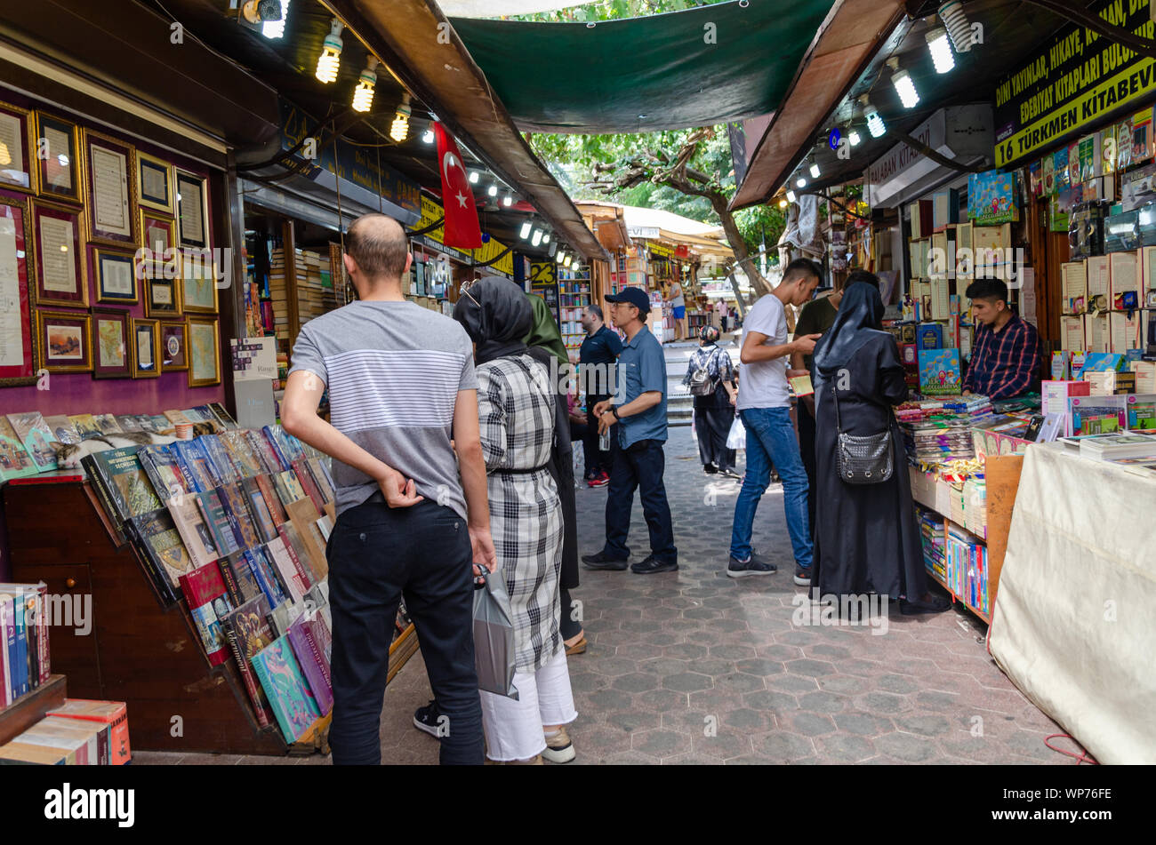 Book market istanbul turkey hi-res stock photography and images - Alamy