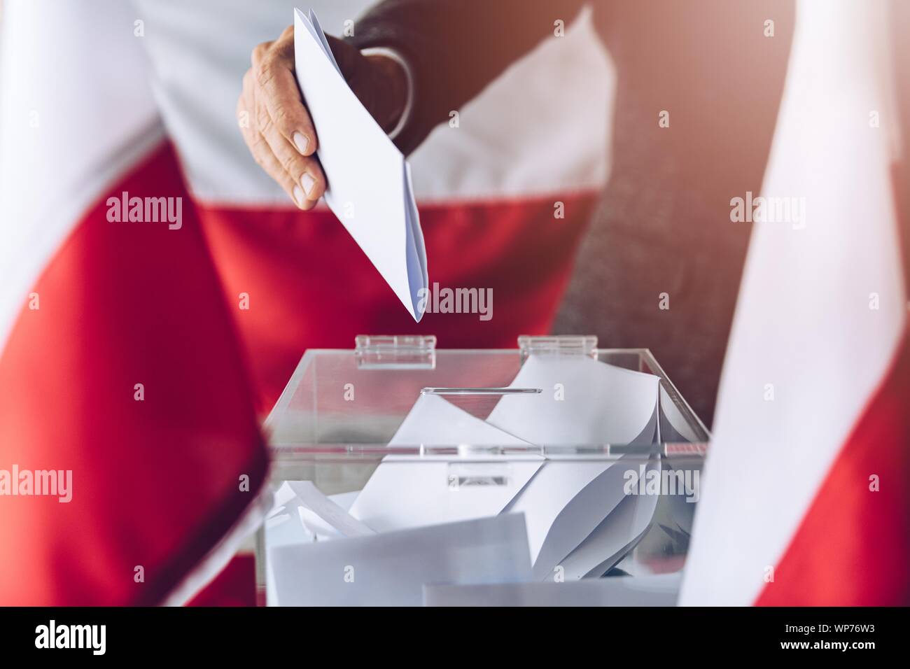 Putting ballot in box hi-res stock photography and images - Alamy
