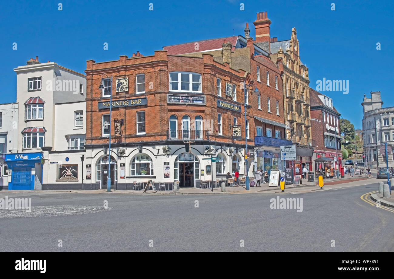 Mariners bar hi-res stock photography and images - Alamy