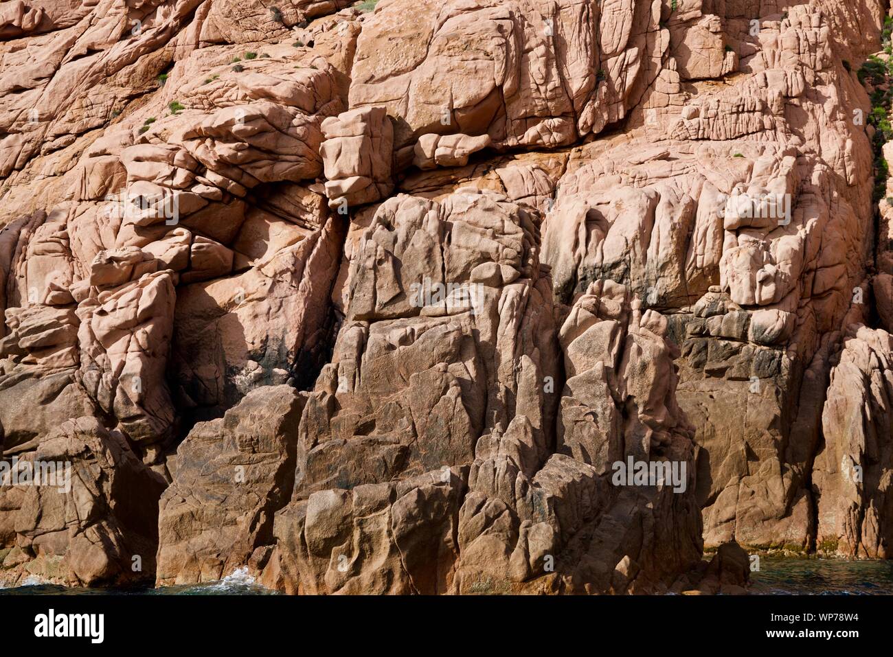 Red cliff lined coast hi-res stock photography and images - Alamy