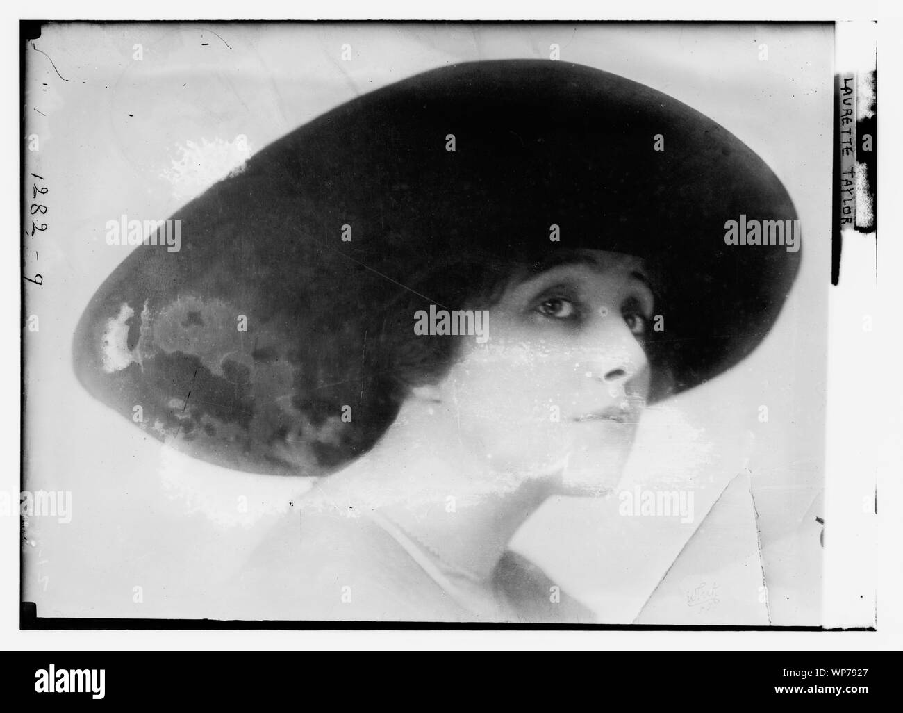 Laurette hi-res stock photography and images - Alamy