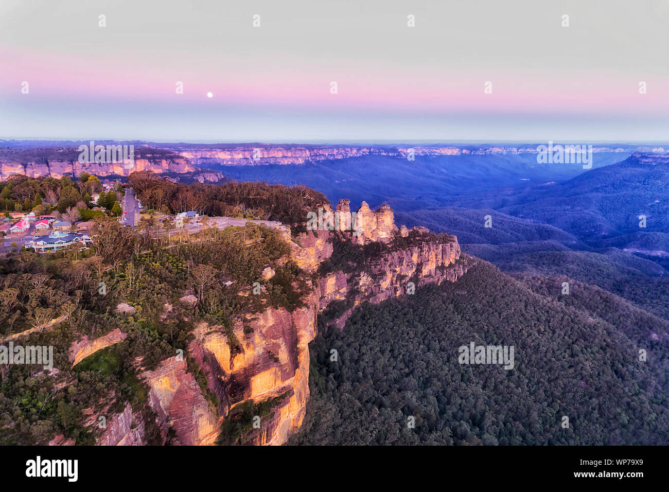 Regional town Katoomba in the city of Blue Mountains and national park ...