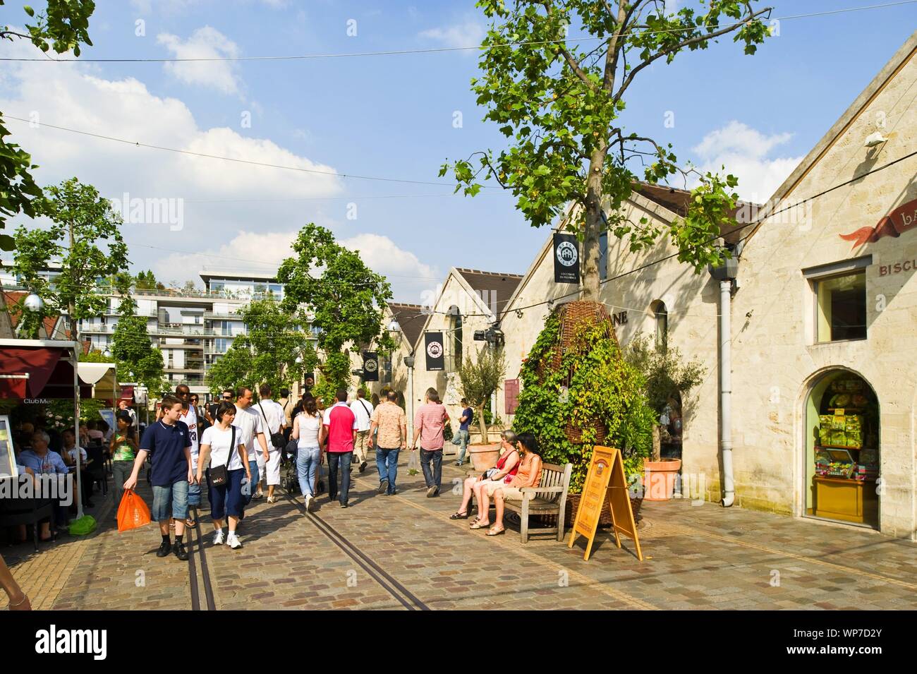 Paris bercy village hi-res stock photography and images - Alamy