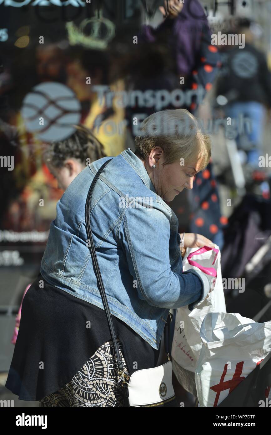 Life in Edinburgh the capital of scotland Stock Photo - Alamy