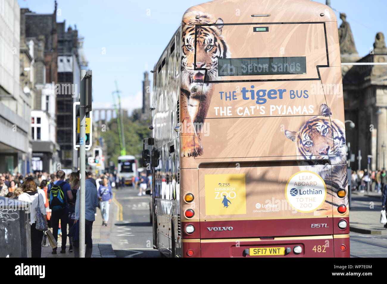 Life in Edinburgh the capital of scotland Stock Photo - Alamy