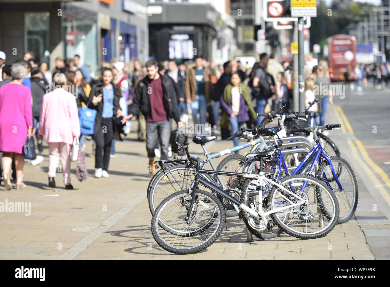 Life in Edinburgh the capital of scotland Stock Photo - Alamy