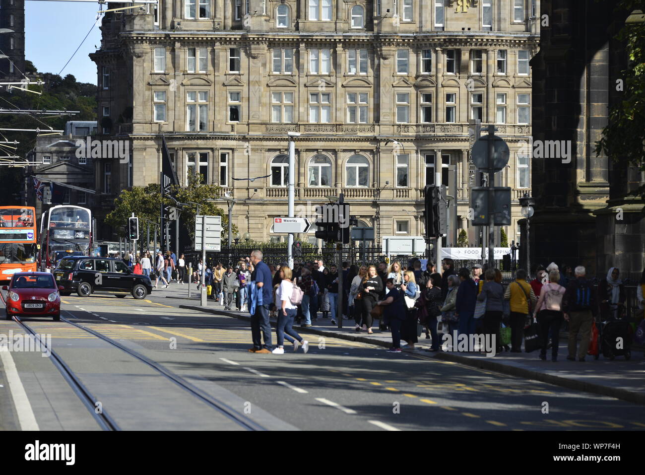 Life in Edinburgh the capital of scotland Stock Photo - Alamy