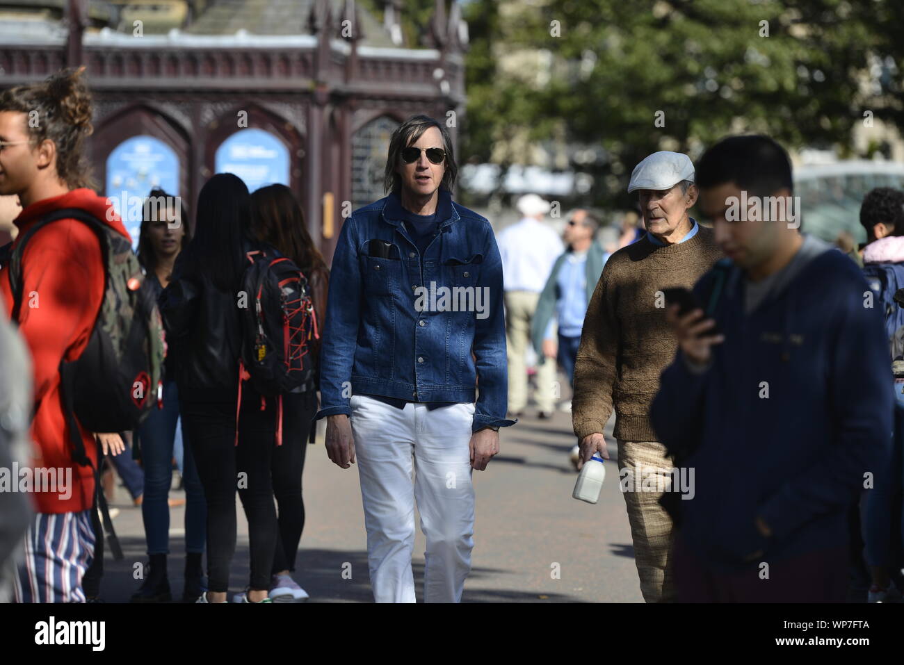 Life in Edinburgh the capital of scotland Stock Photo - Alamy