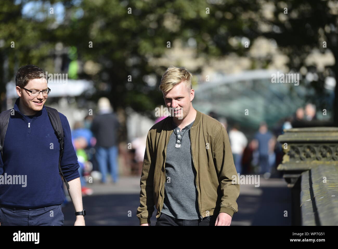 Life in Edinburgh the capital of scotland Stock Photo - Alamy
