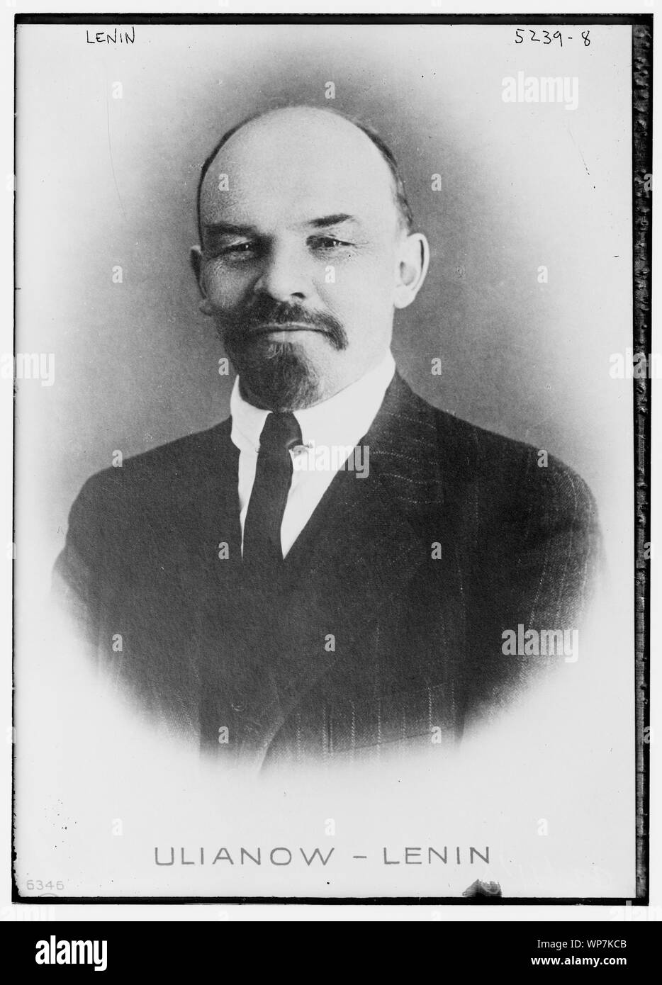 Lenin 1917 hi-res stock photography and images - Alamy