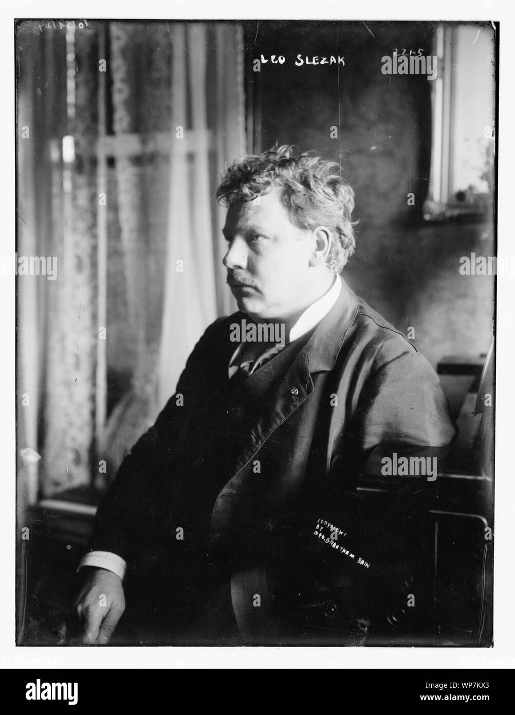 Leo slezak hi-res stock photography and images - Alamy