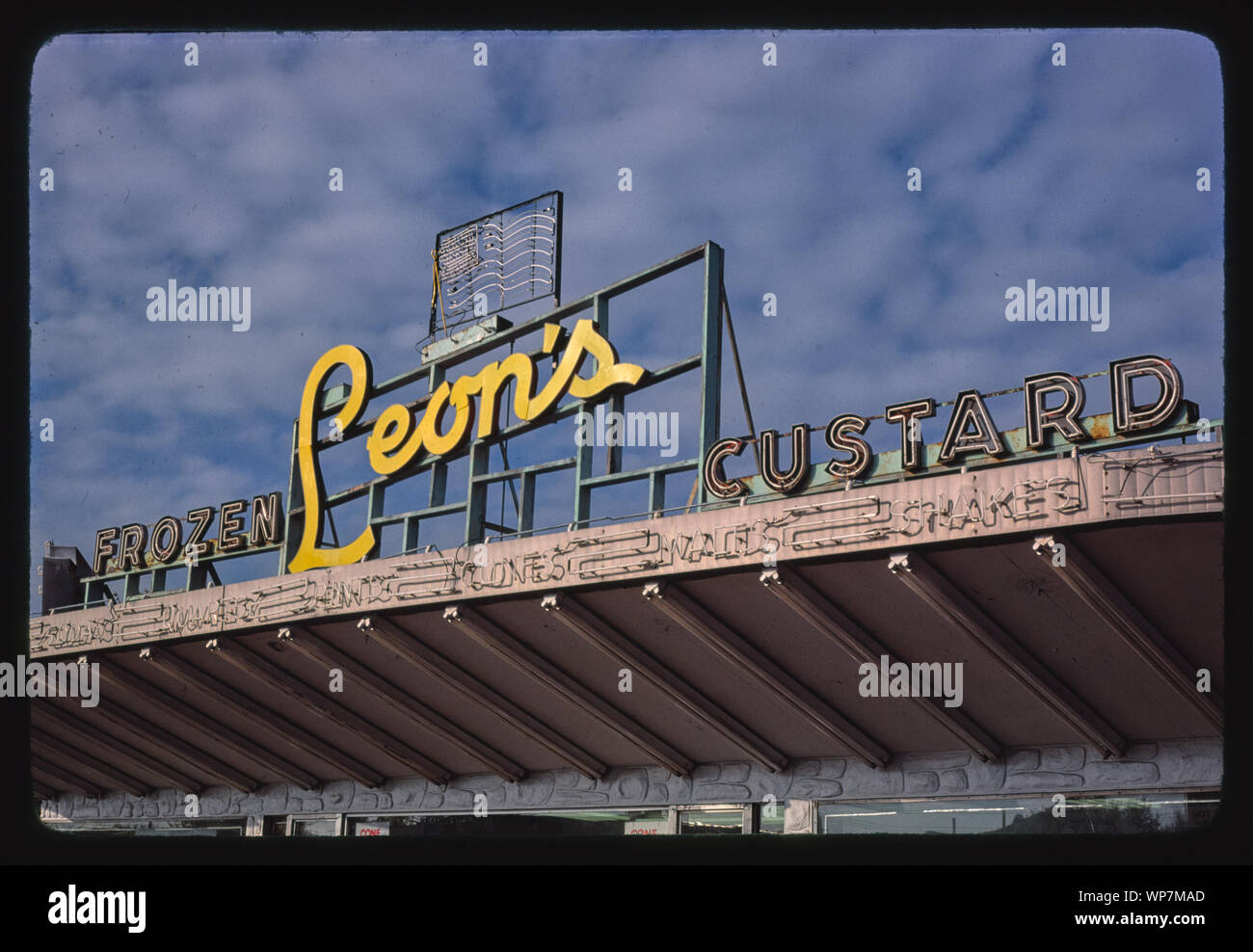 Leon's Drive-In Restaurant sign, S. 27th & Oklahoma, Milwaukee ...