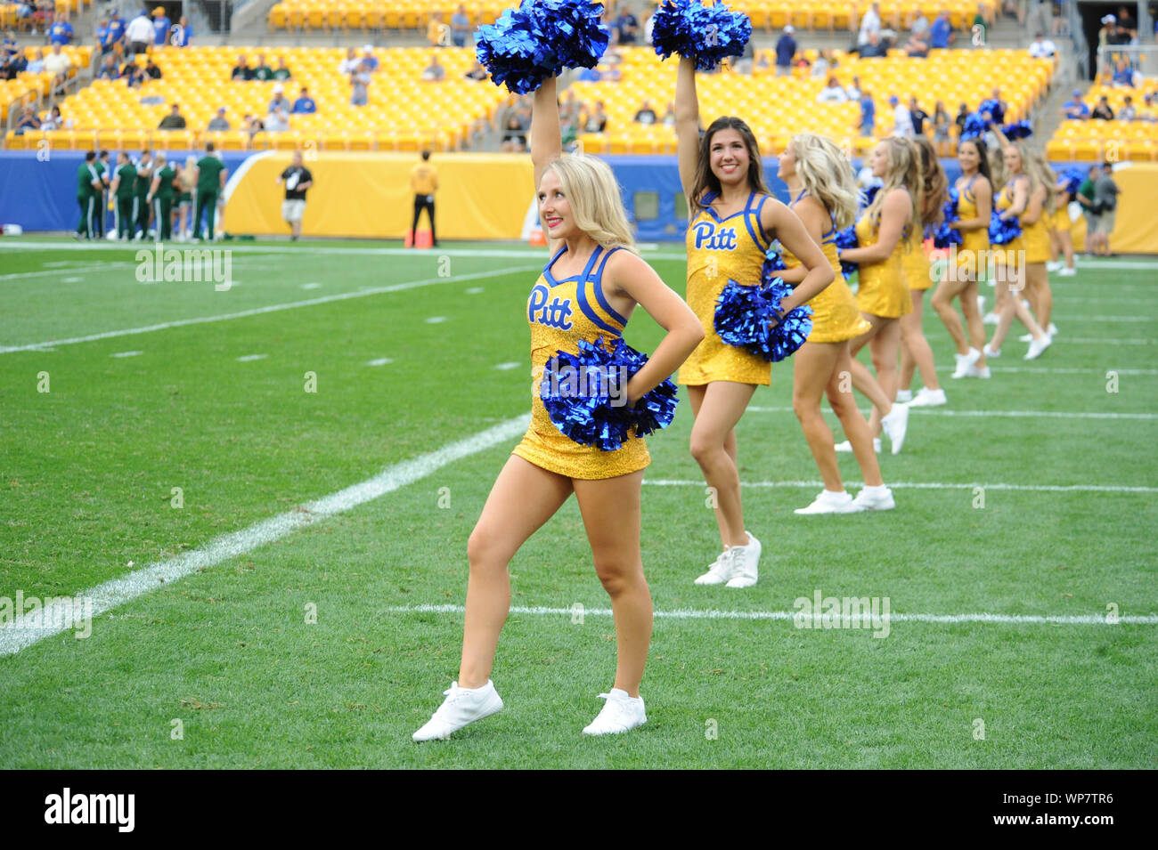 Ohio bobcats cheerleaders hi-res stock photography and images - Alamy