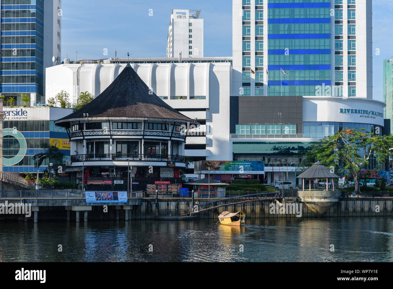 Riverboat approaching hi-res stock photography and images - Alamy