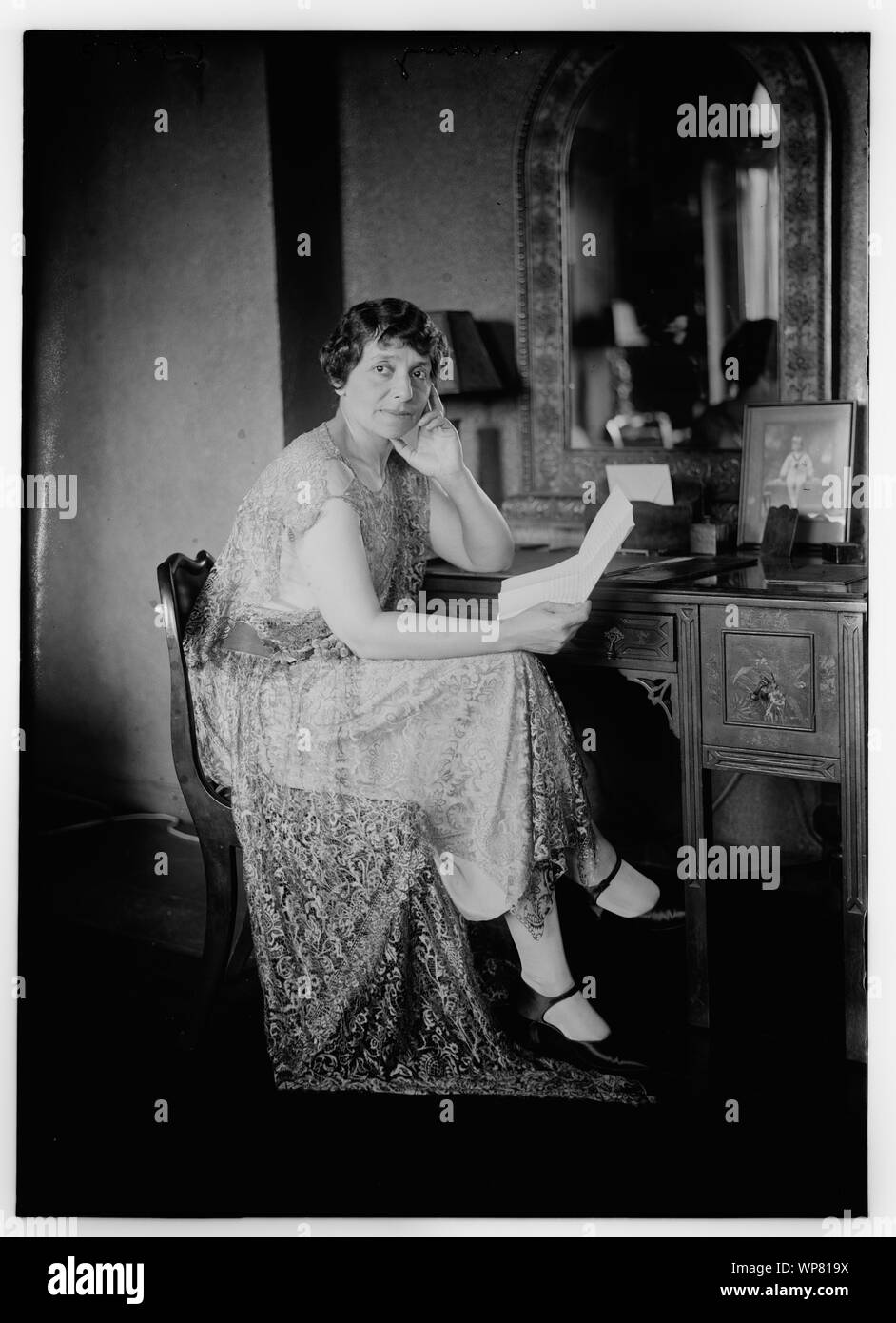 Dressing scene Black and White Stock Photos & Images - Alamy