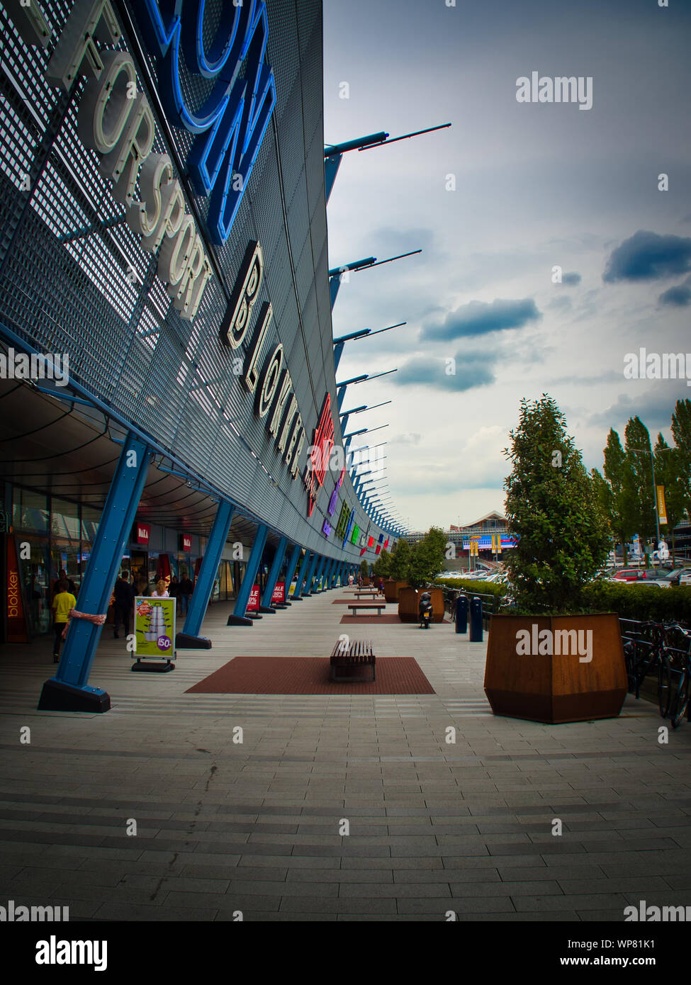Full of shops hi-res stock photography and images - Alamy