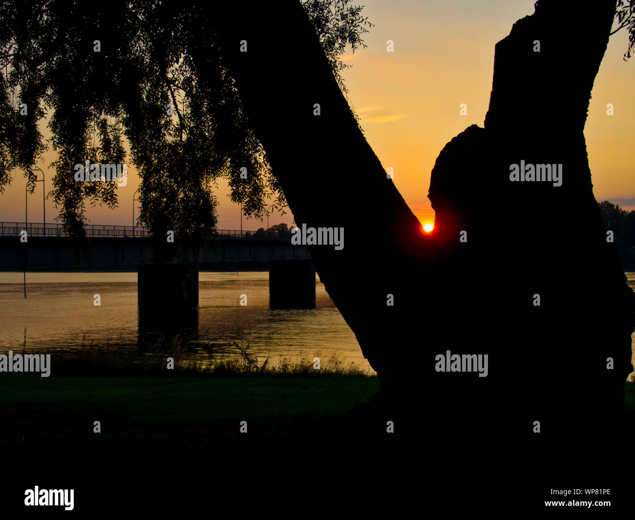 Silhouette pictures of sunset hi-res stock photography and images - Alamy