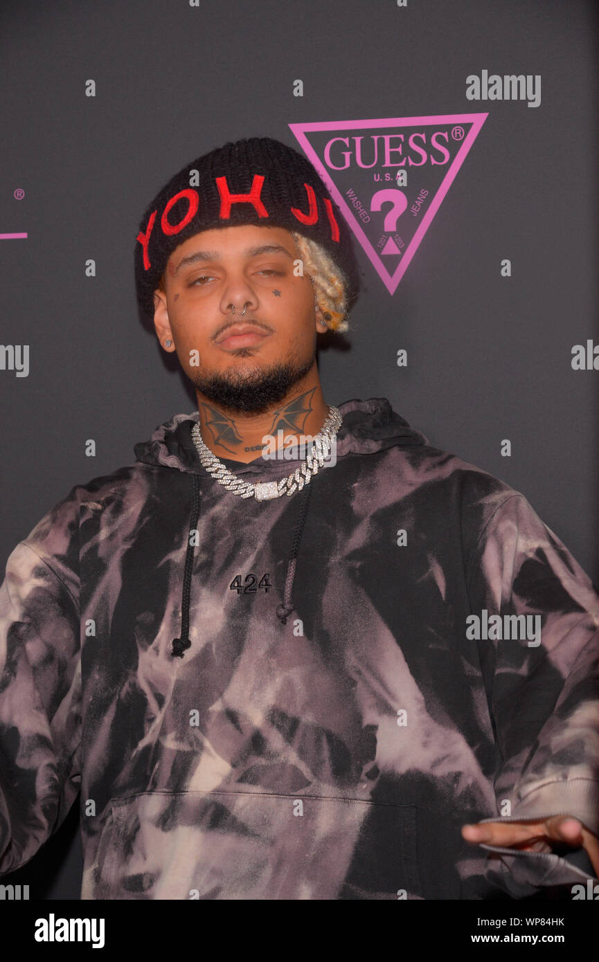 Arts and entertai hi-res stock photography and images - Alamy