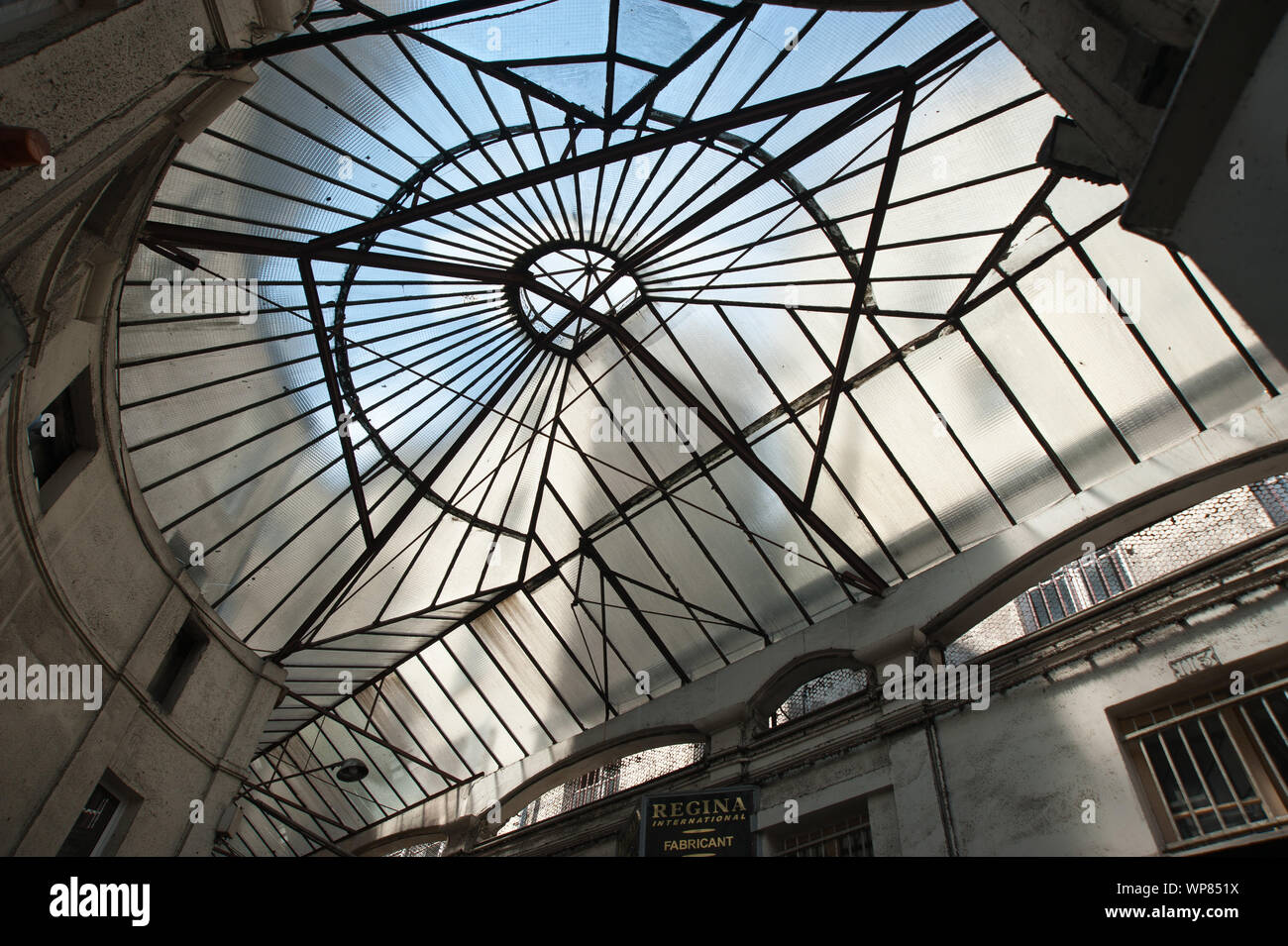 Old fashioned glass canopy hi-res stock photography and images - Alamy