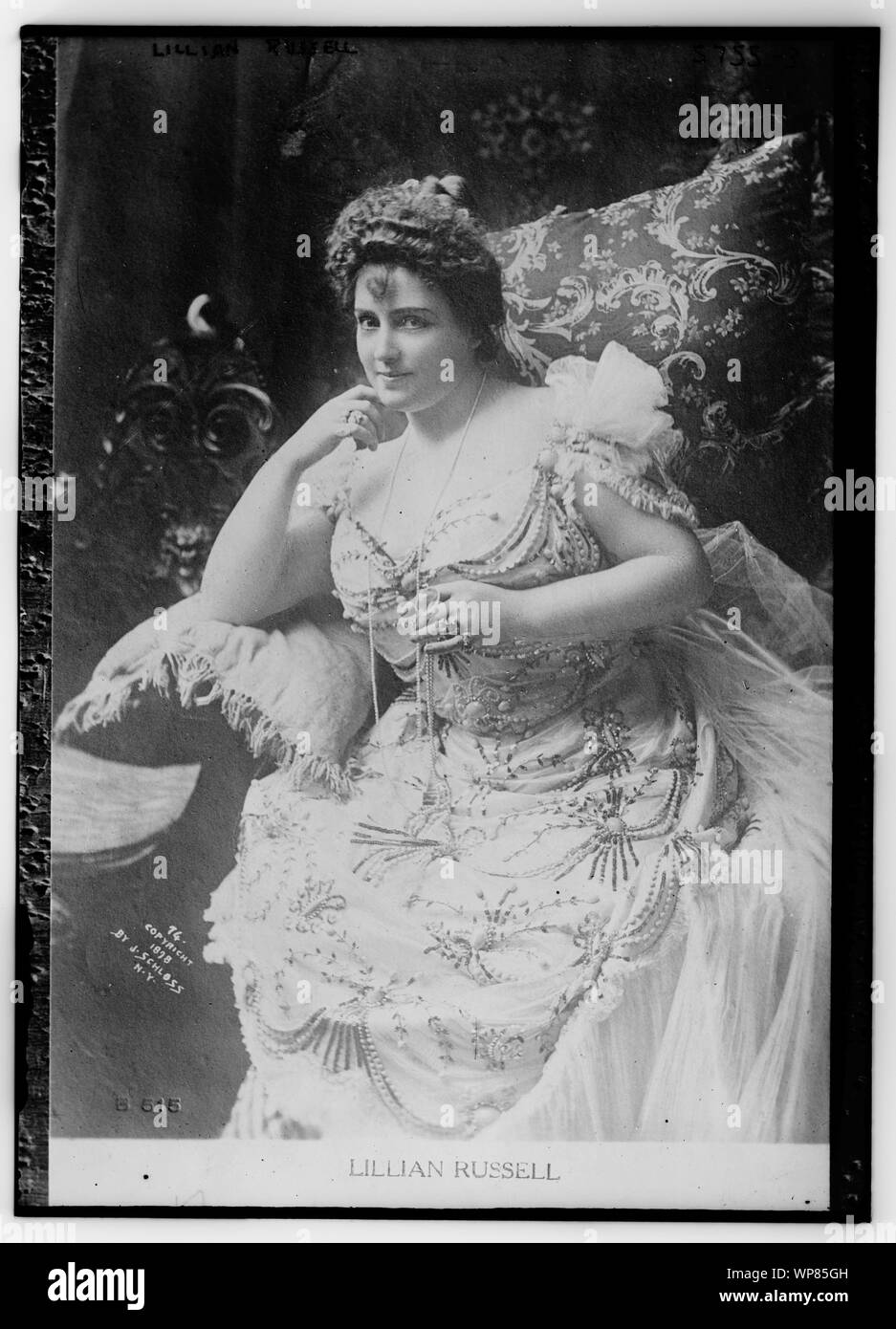 American actress and singer hi-res stock photography and images - Alamy