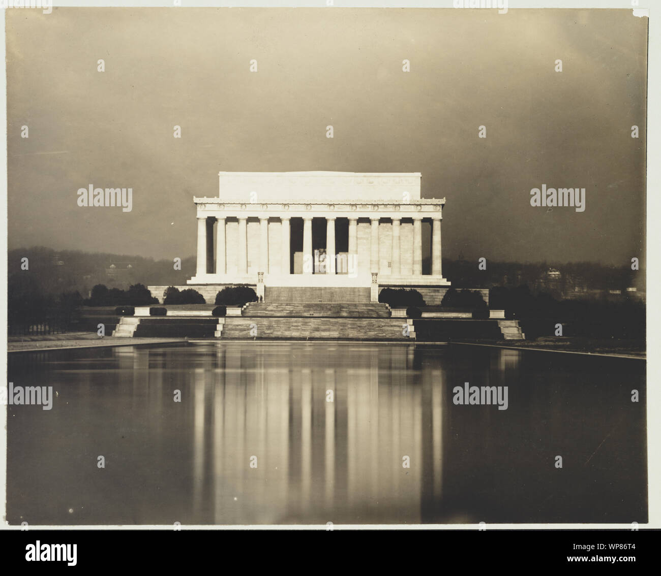 Lincoln Memorial and reflecting pool Stock Photo - Alamy