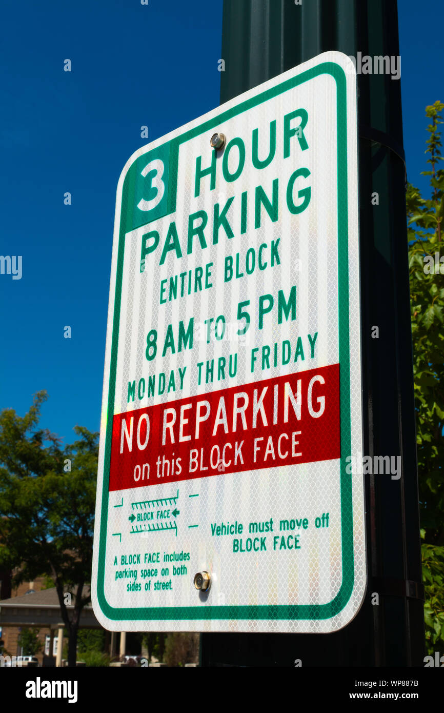 Three hour parking street sign Stock Photo - Alamy