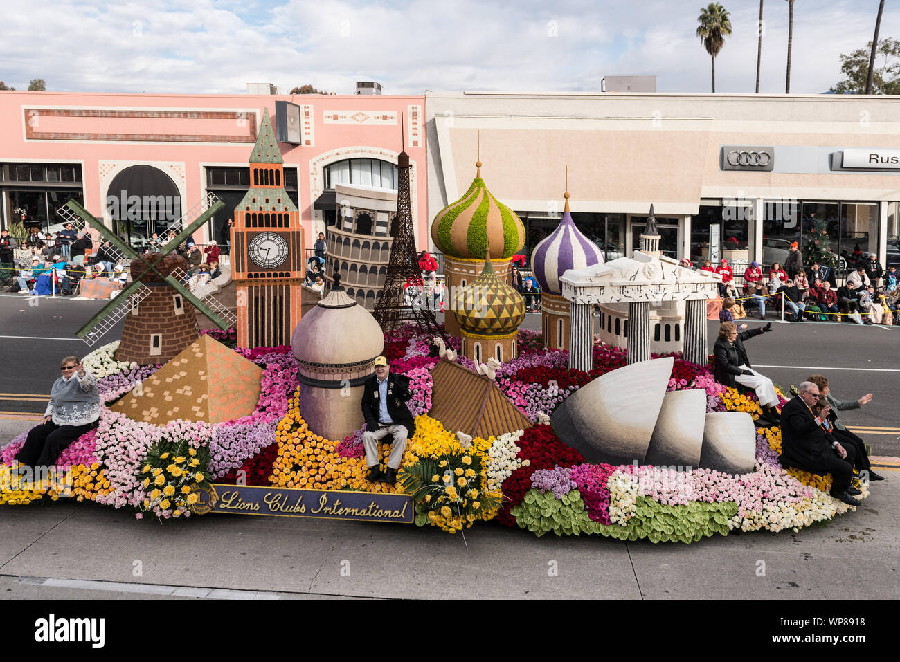 Lions international parade float hi-res stock photography and images ...