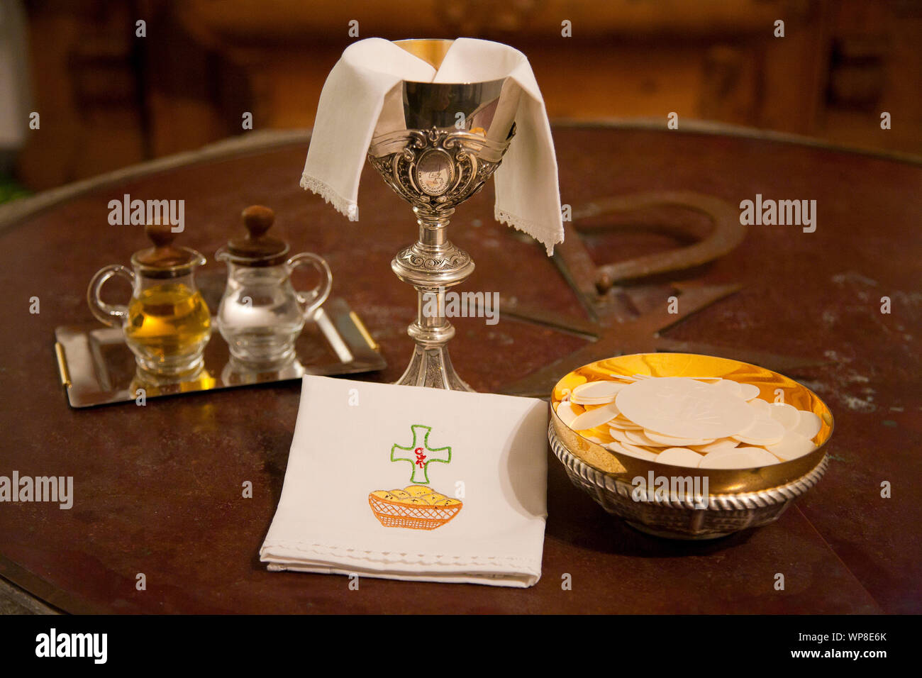 Communion Chalice High Resolution Stock Photography and Images - Alamy