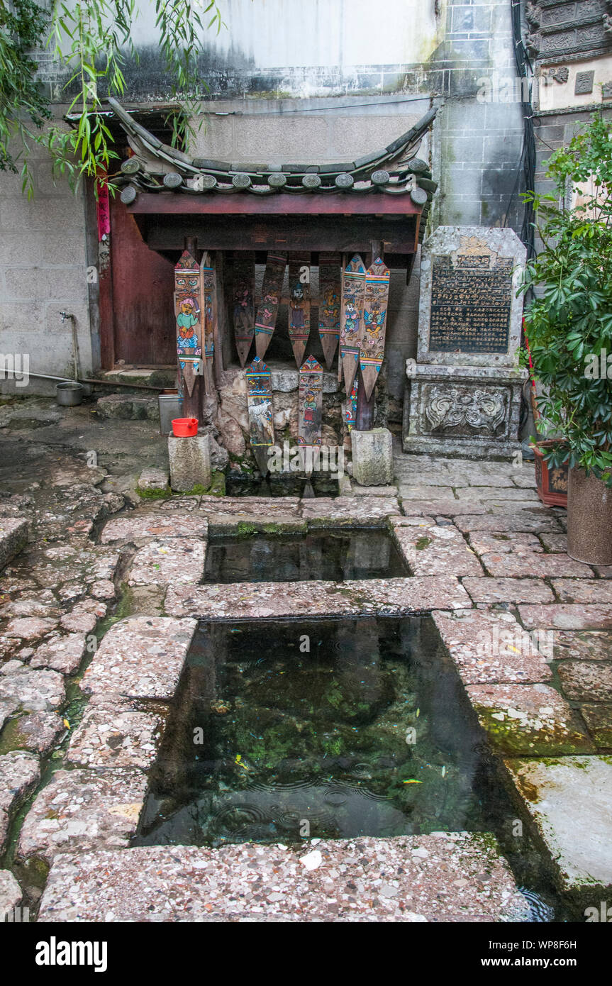 Traditional Naxi household well in Lijiang, Yunnan, China Stock Photo ...