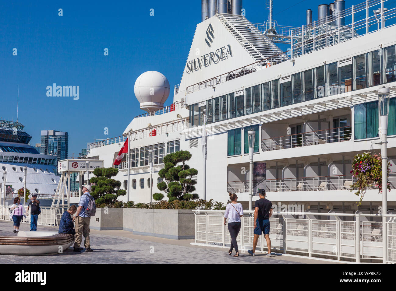 Silver muse cruise ship hi-res stock photography and images - Alamy