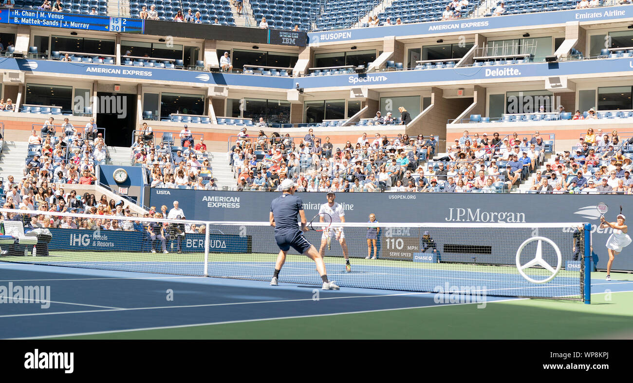 Mens mixed doubles tennis hi-res stock photography and images - Alamy
