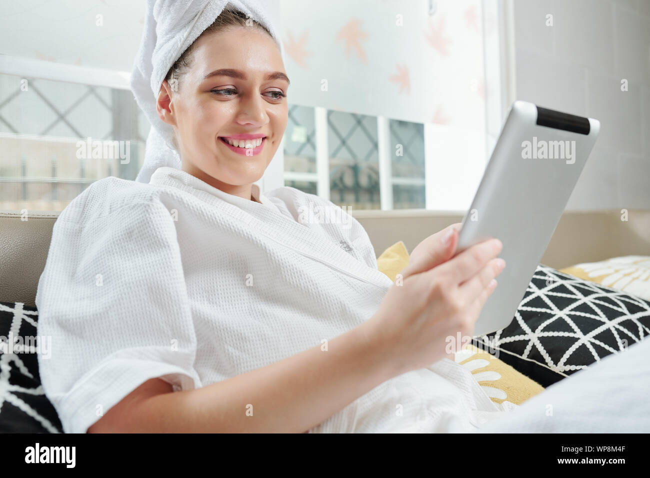 Woman computer bath hi-res stock photography and images - Alamy