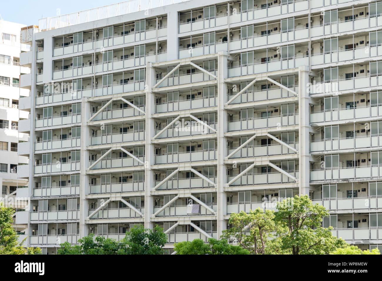 Anti seismic building japan hi-res stock photography and images - Alamy