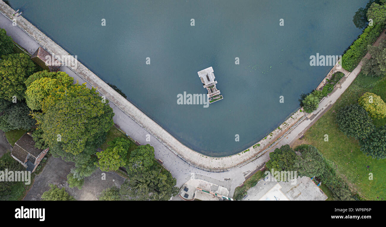Coate water country park diving board in Swindon Stock Photo - Alamy
