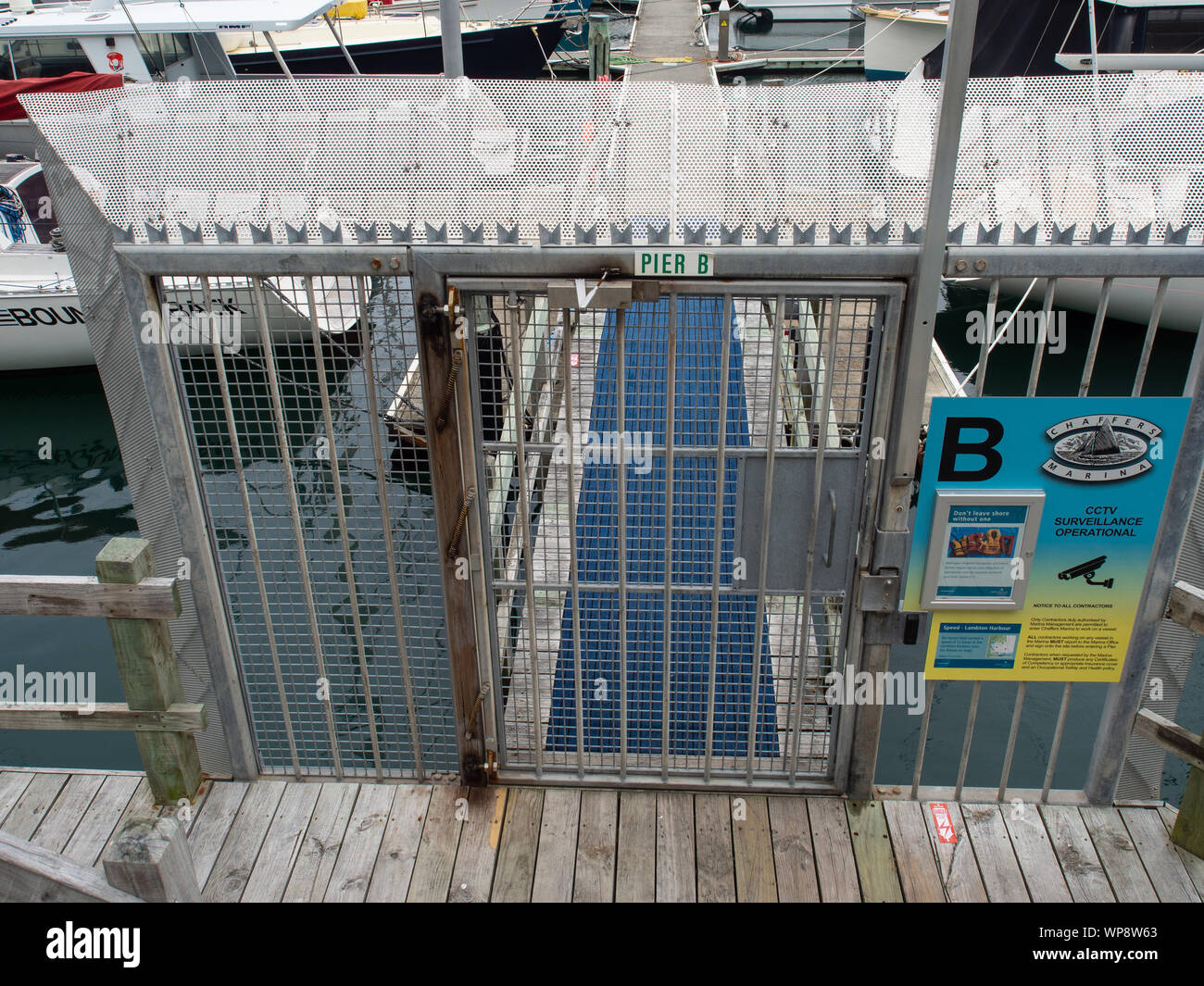 Gate pier hi-res stock photography and images - Alamy