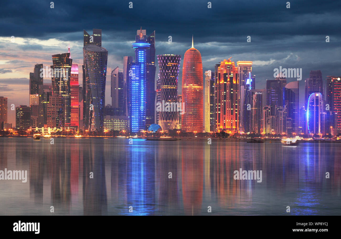 Doha skyline hi-res stock photography and images - Alamy