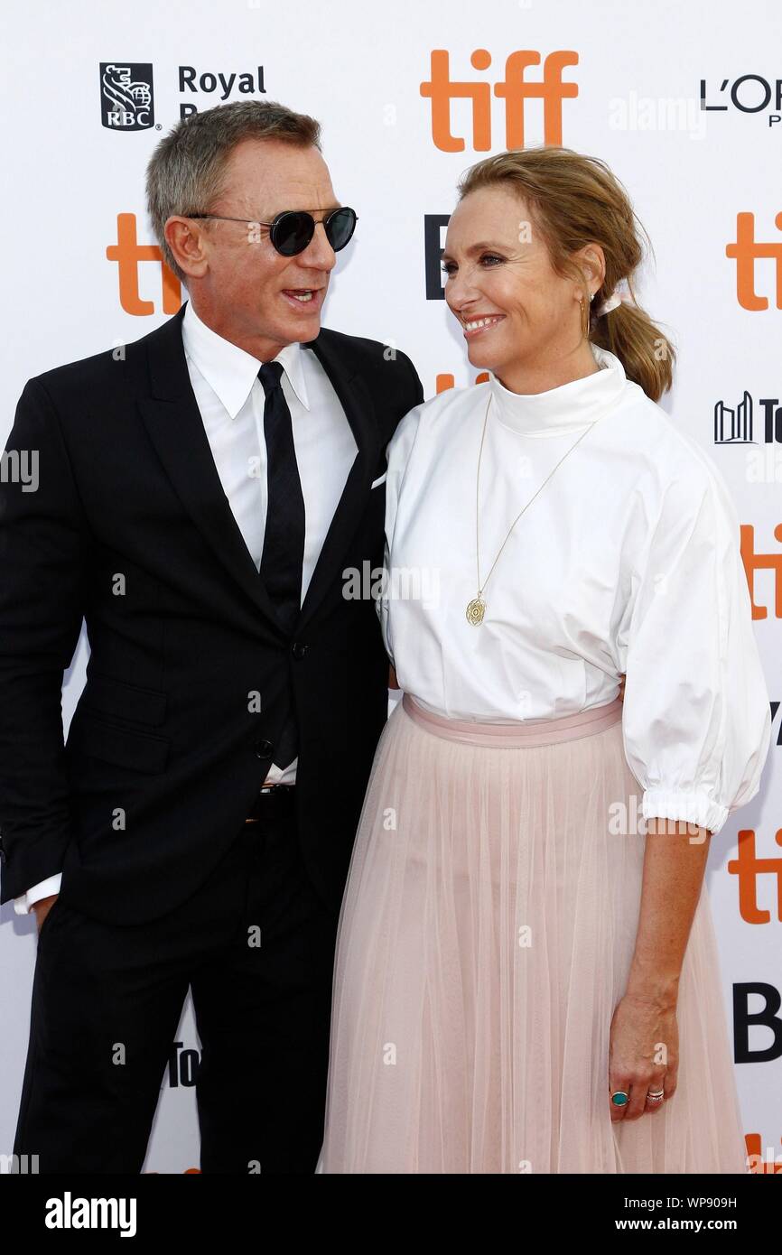 Toni collette knives out hi-res stock photography and images - Alamy