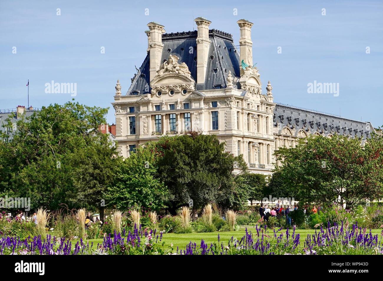 Richelieu wing of the musee du louvre hi-res stock photography and ...