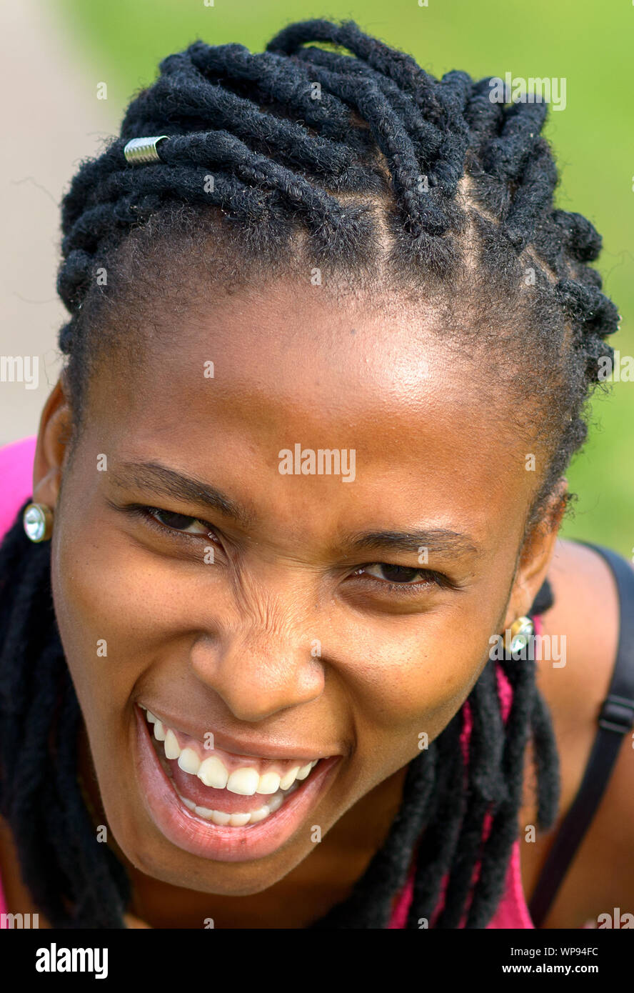 Close up portrait of an sporty young African woman bending forwards ...