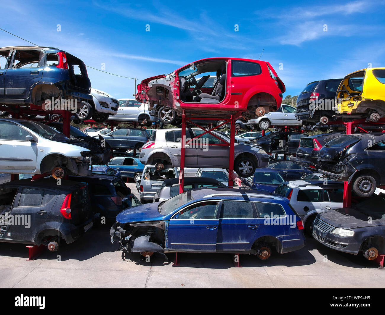 Stacked cars in junkyard hi-res stock photography and images - Alamy